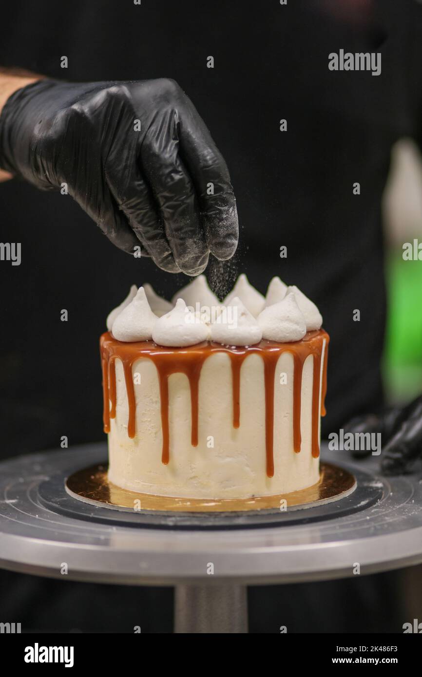 Cupcake layer hi-res stock photography and images - Alamy