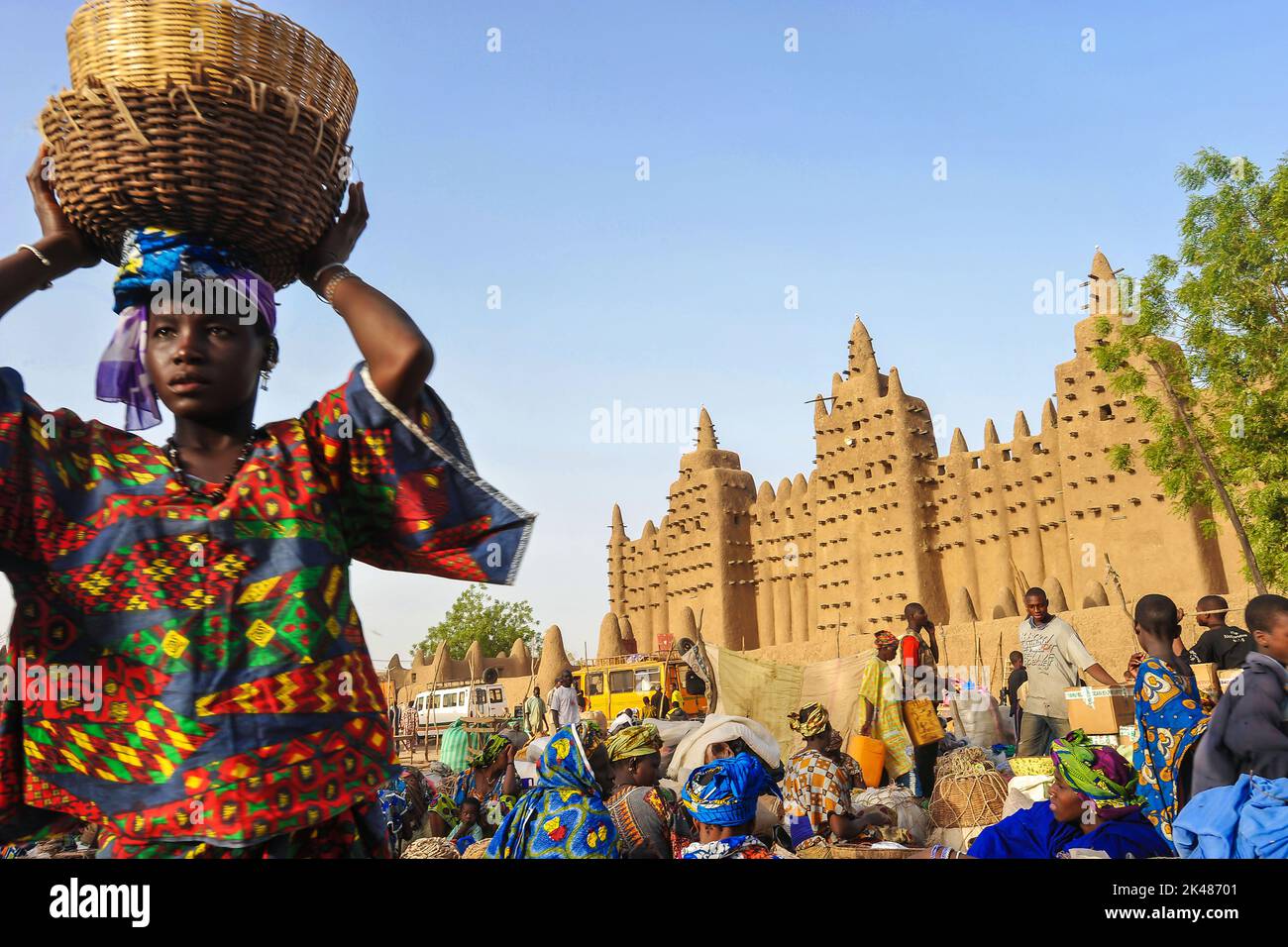African clay basket hi-res stock photography and images - Alamy