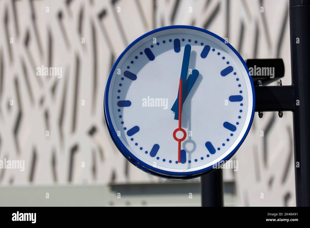 Train platform gouda station hi-res stock photography and images - Alamy
