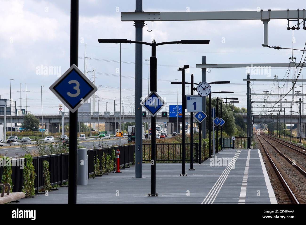 Train platform gouda station hi-res stock photography and images - Alamy