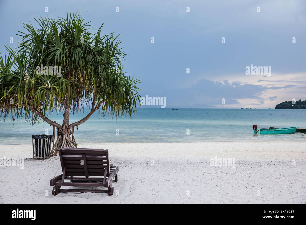 Pandanus tree on blue sky, blue sea, white sand at Saracen Bay beach ...