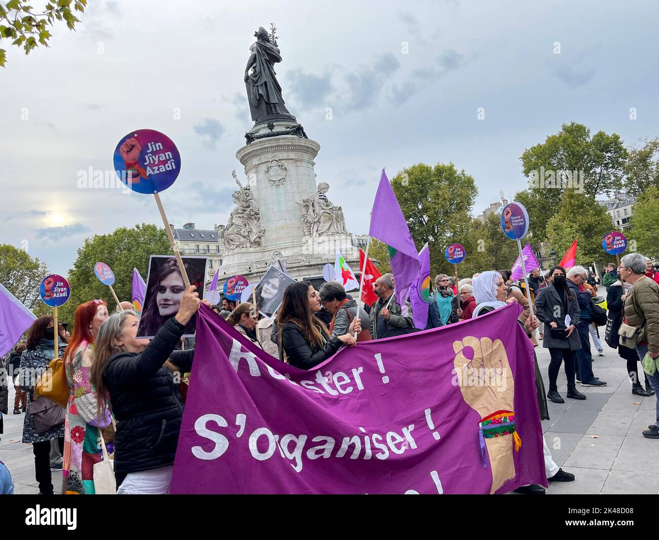 Masha amini demonstration women hi-res stock photography and images - Alamy