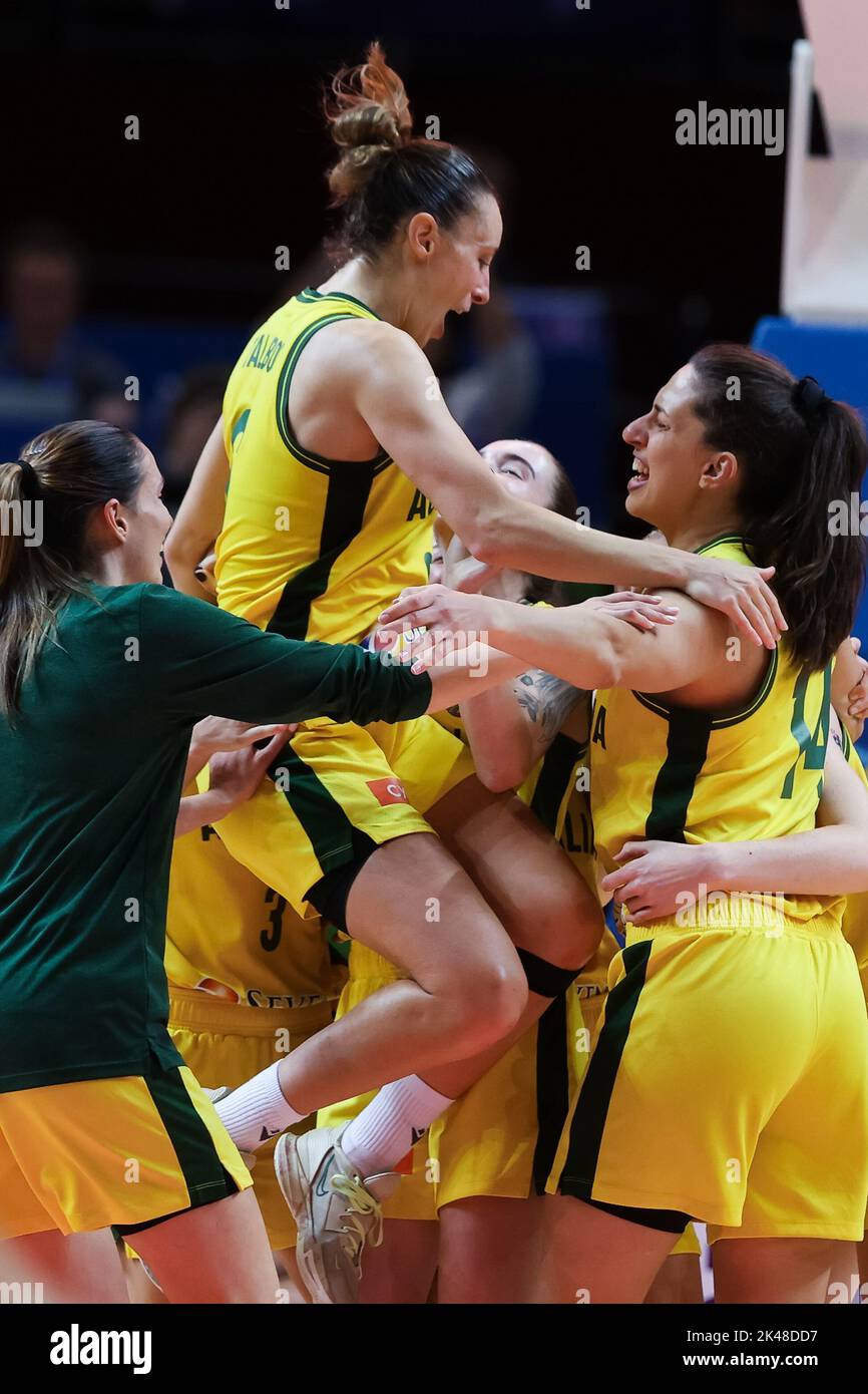Sydney, Australia, 1 October, 2022. Australia celebrate defeating ...