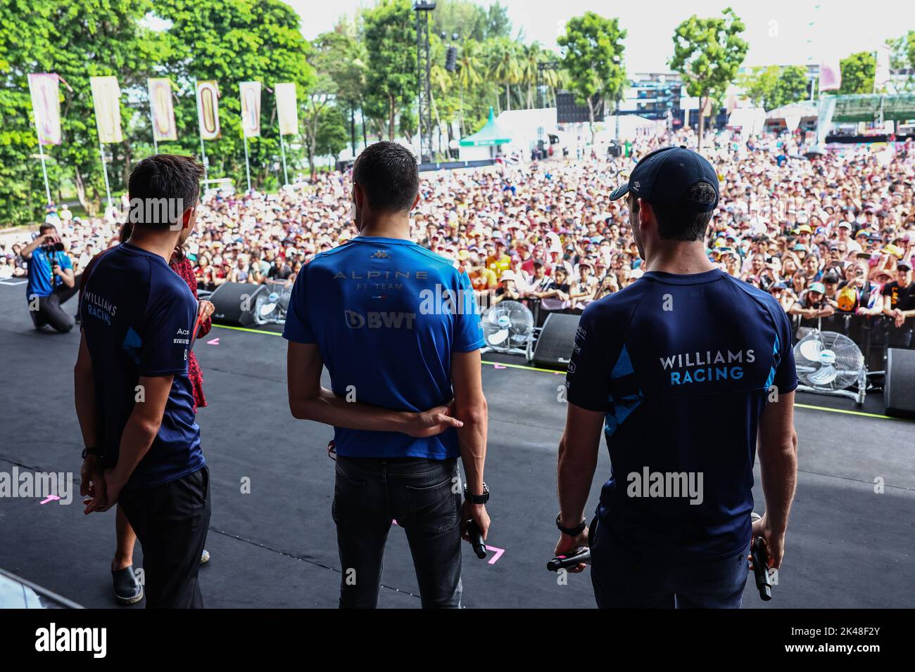 (L to R): Alexander Albon (THA) Williams Racing with Esteban Ocon (FRA ...