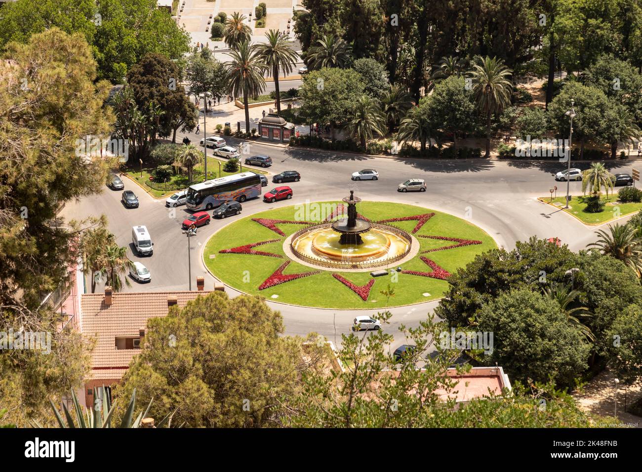 Roundabout and fountain hi-res stock photography and images - Alamy