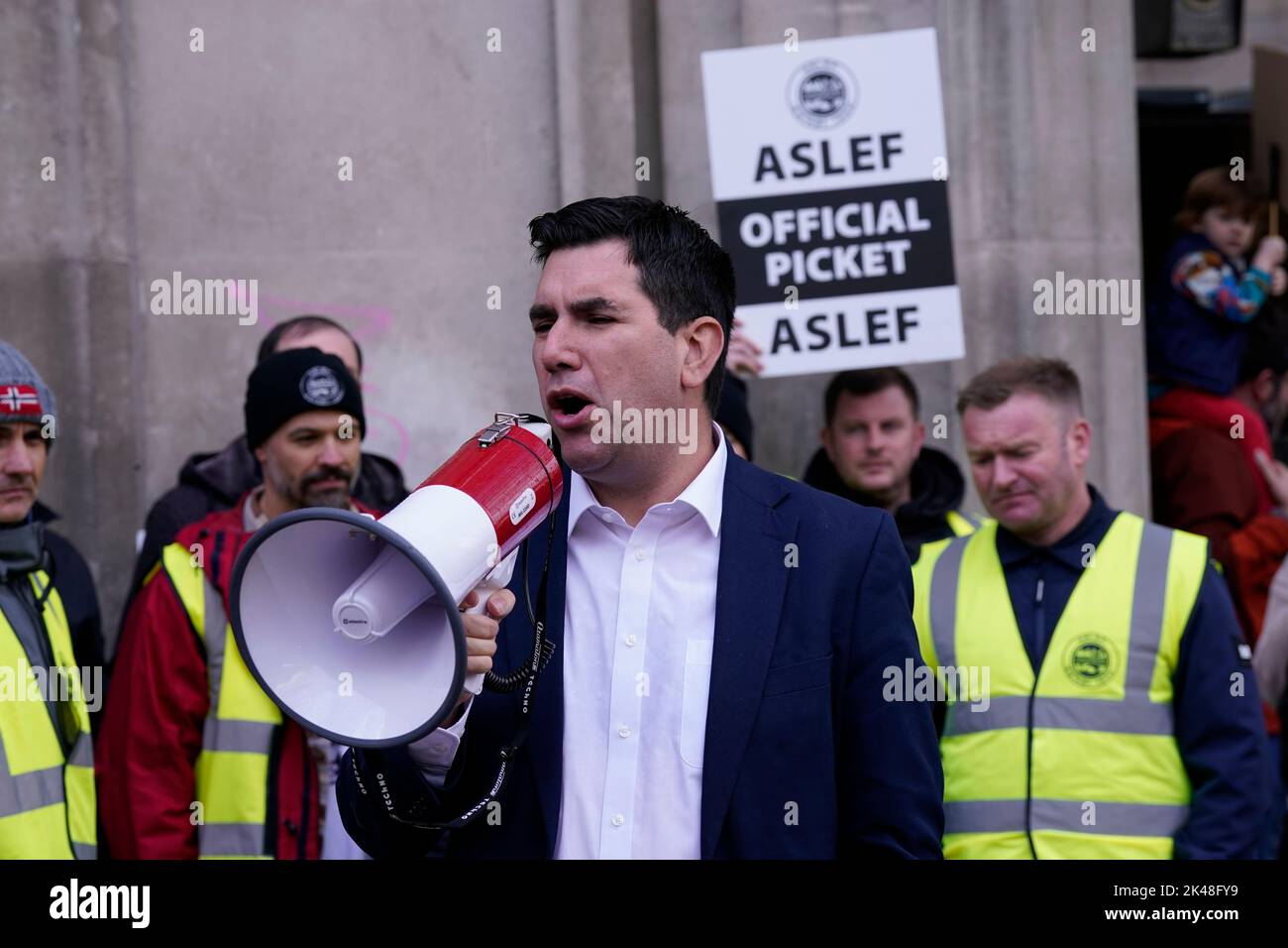 Labour mp rail picket hi-res stock photography and images - Alamy