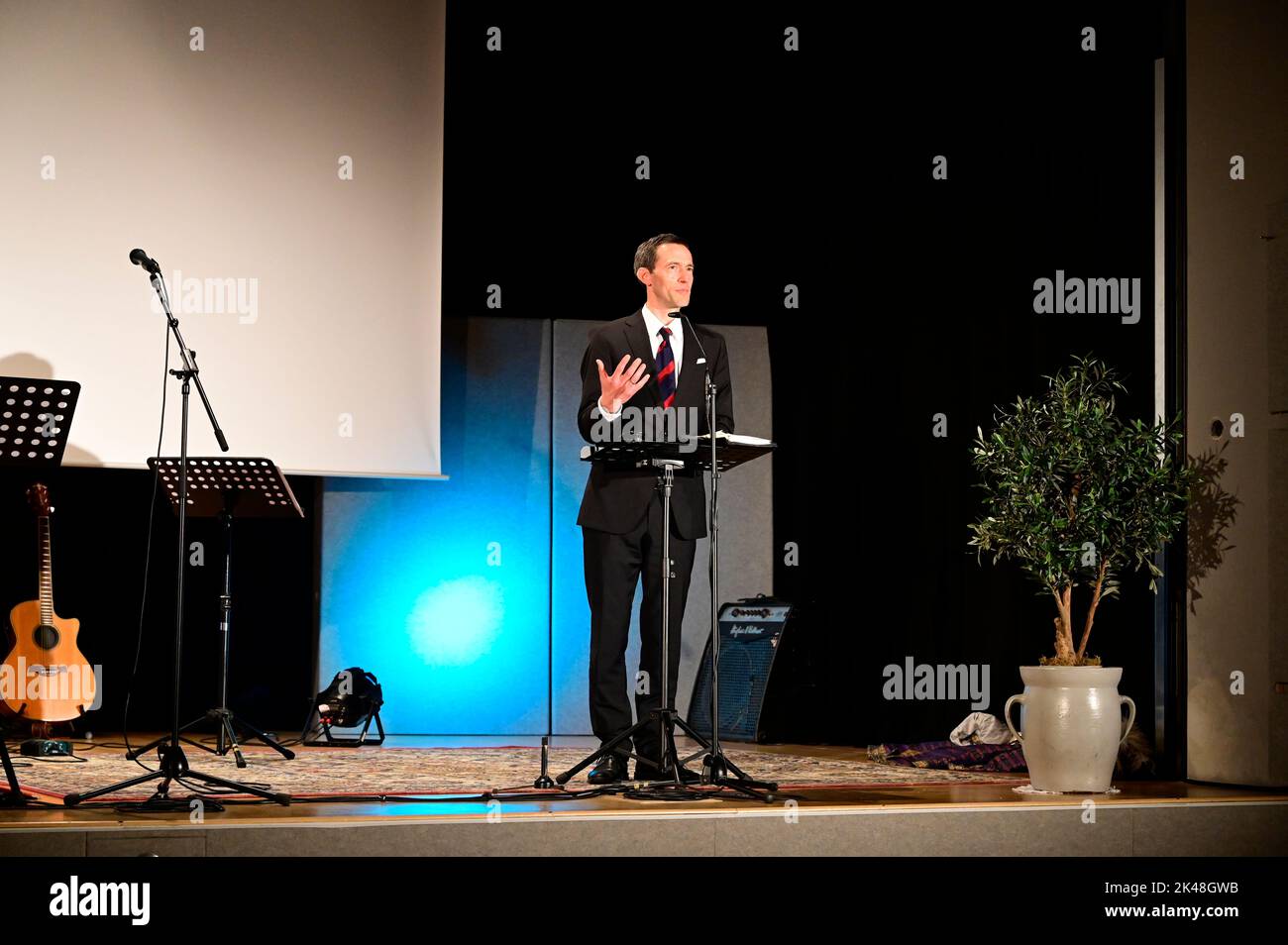 Philip Kiril Prinz von Preußen bei dem Vortrag "Leben als Königskind ...