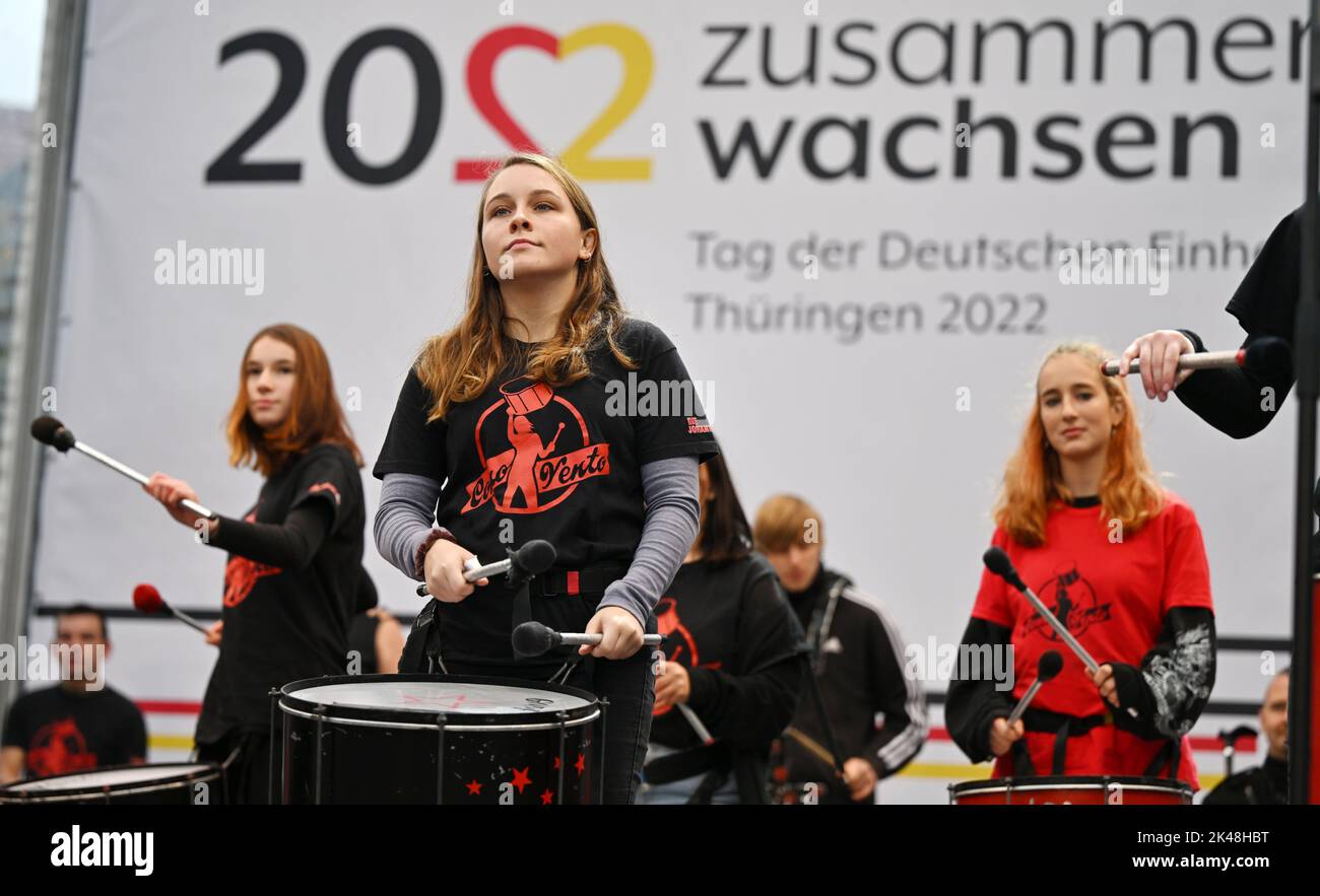 Erfurt, Germany. 01st Oct, 2022. Drummers from Altenburg play at the ...