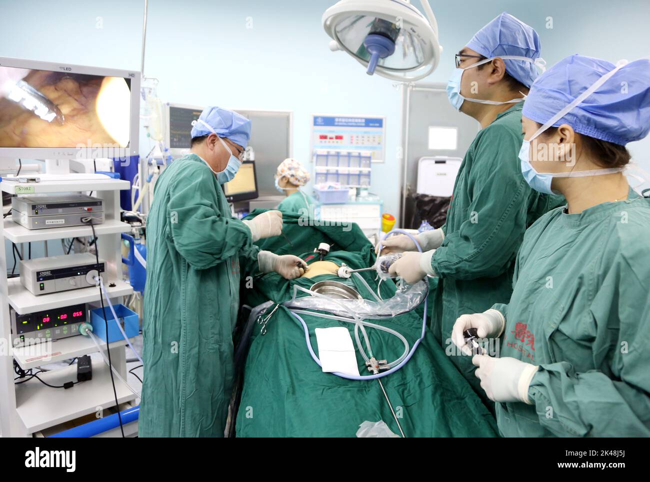 Abdominal surgery hi-res stock photography and images - Alamy