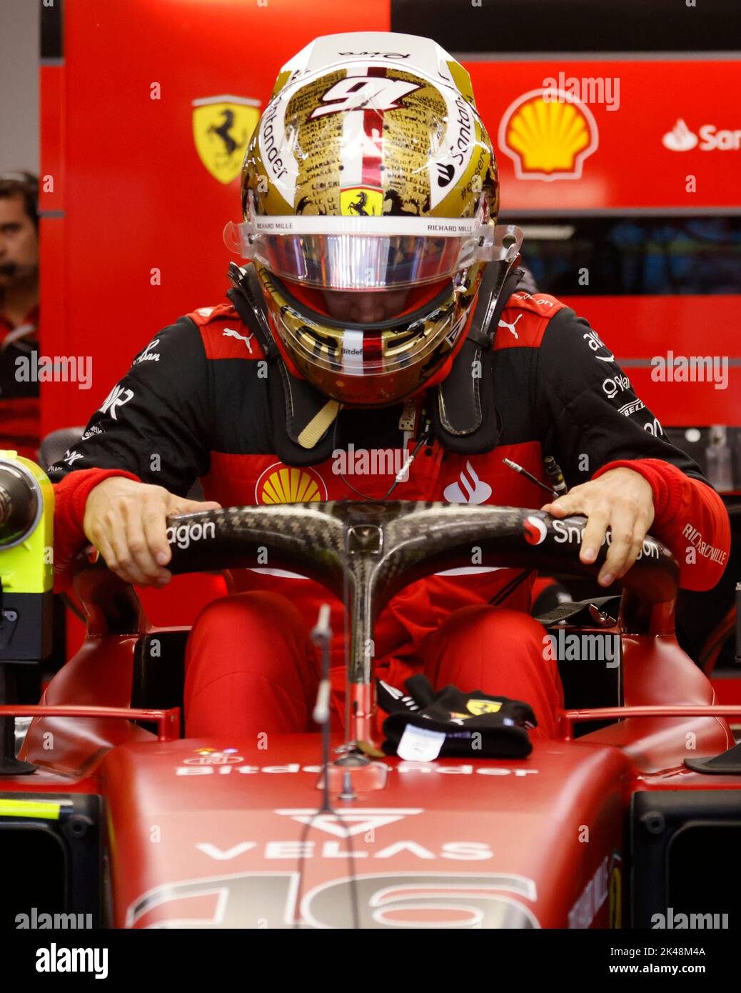 Formula 1 practice hi-res stock photography and images - Alamy