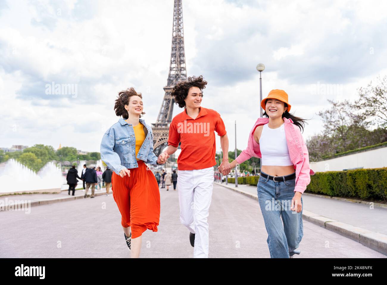 Group of young happy friends visiting Paris and Eiffel Tower, Trocadero ...
