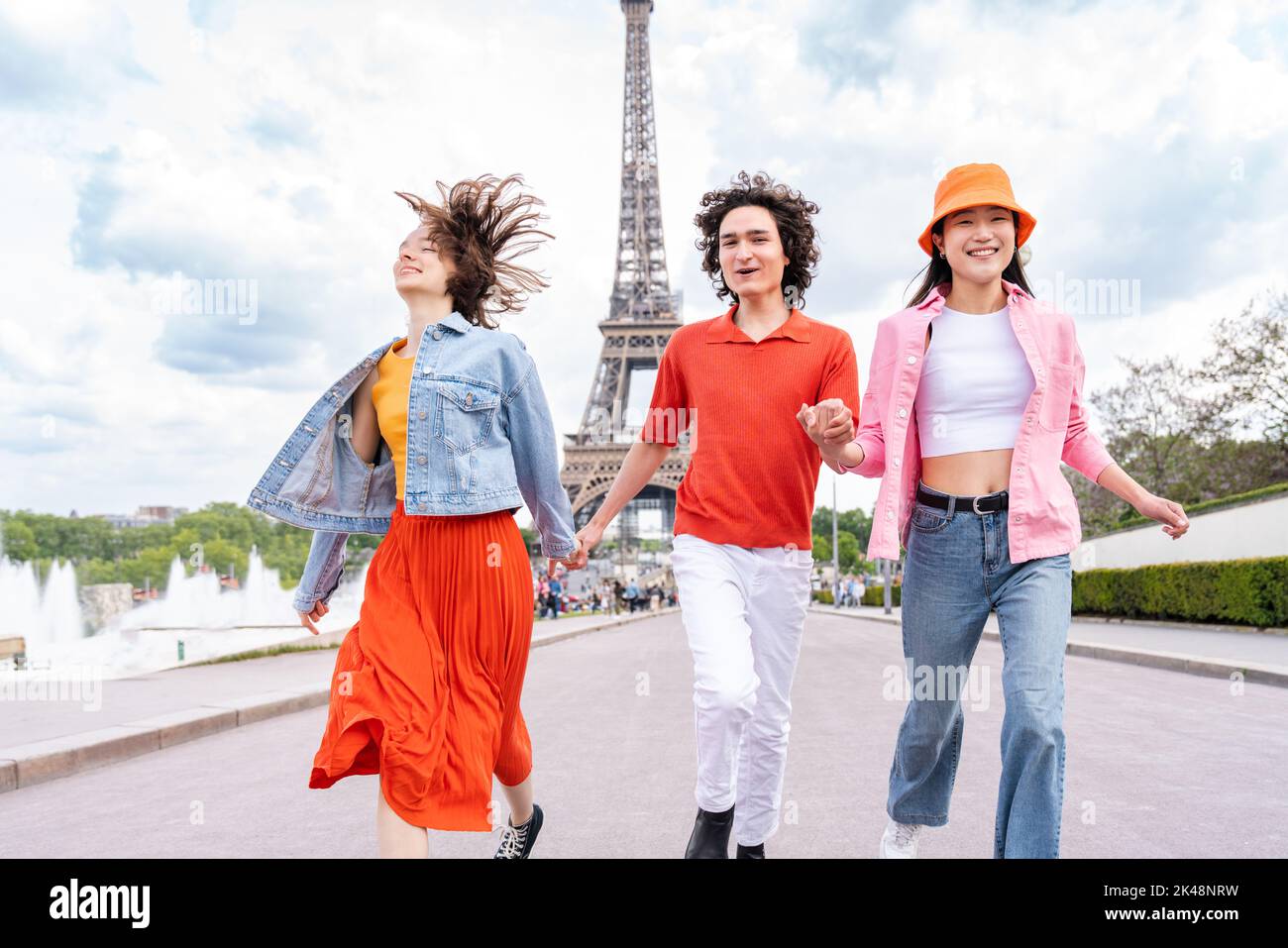 Group of young happy friends visiting Paris and Eiffel Tower, Trocadero ...