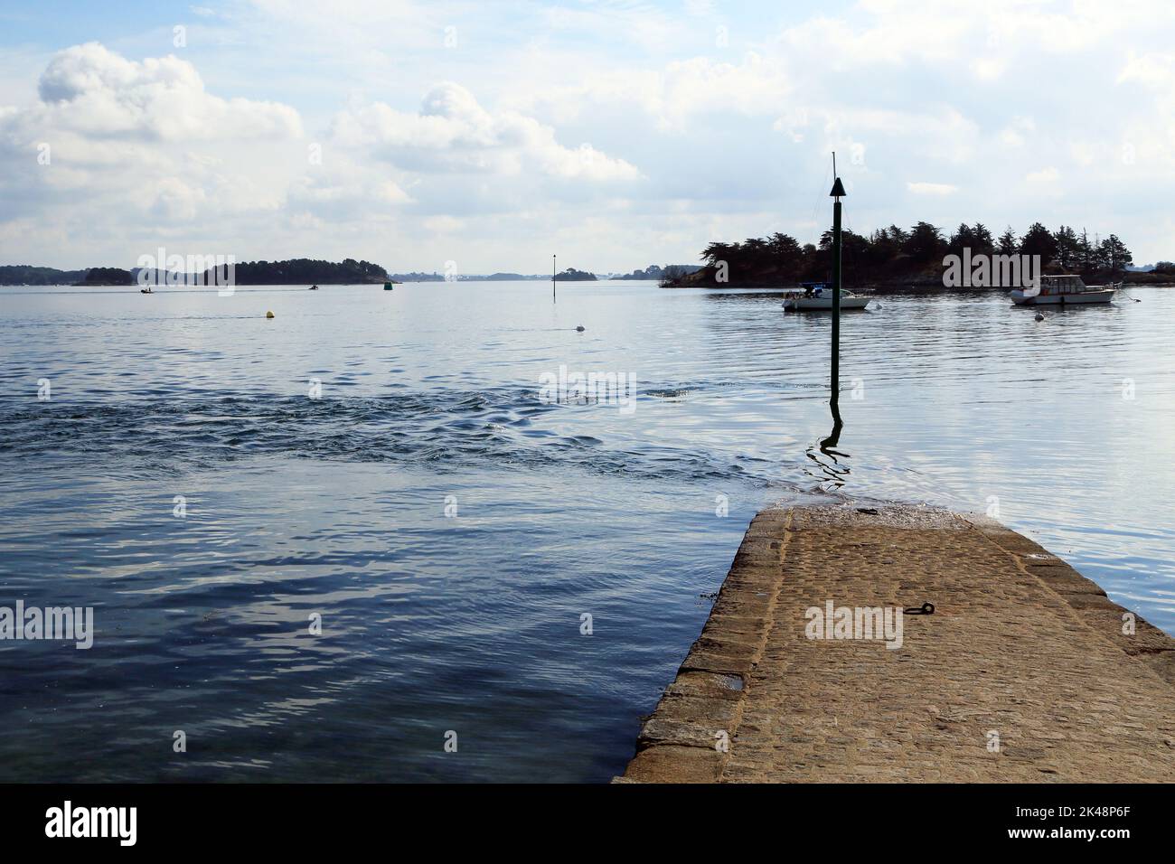 Tidal current and jetty on Pointe du Trec'h at high tide, Ile Aux ...