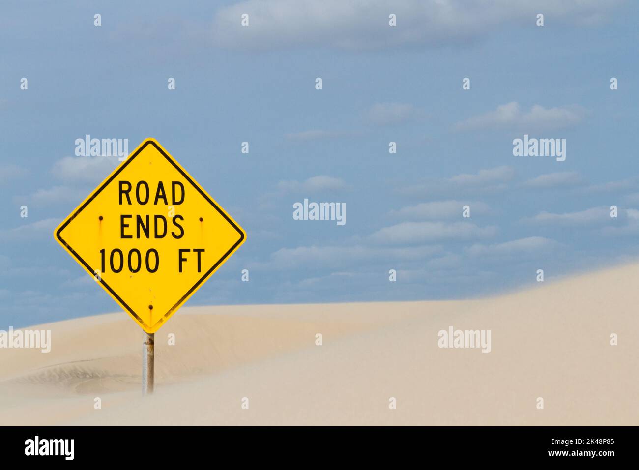 Road ends 1000 ft hi-res stock photography and images - Alamy