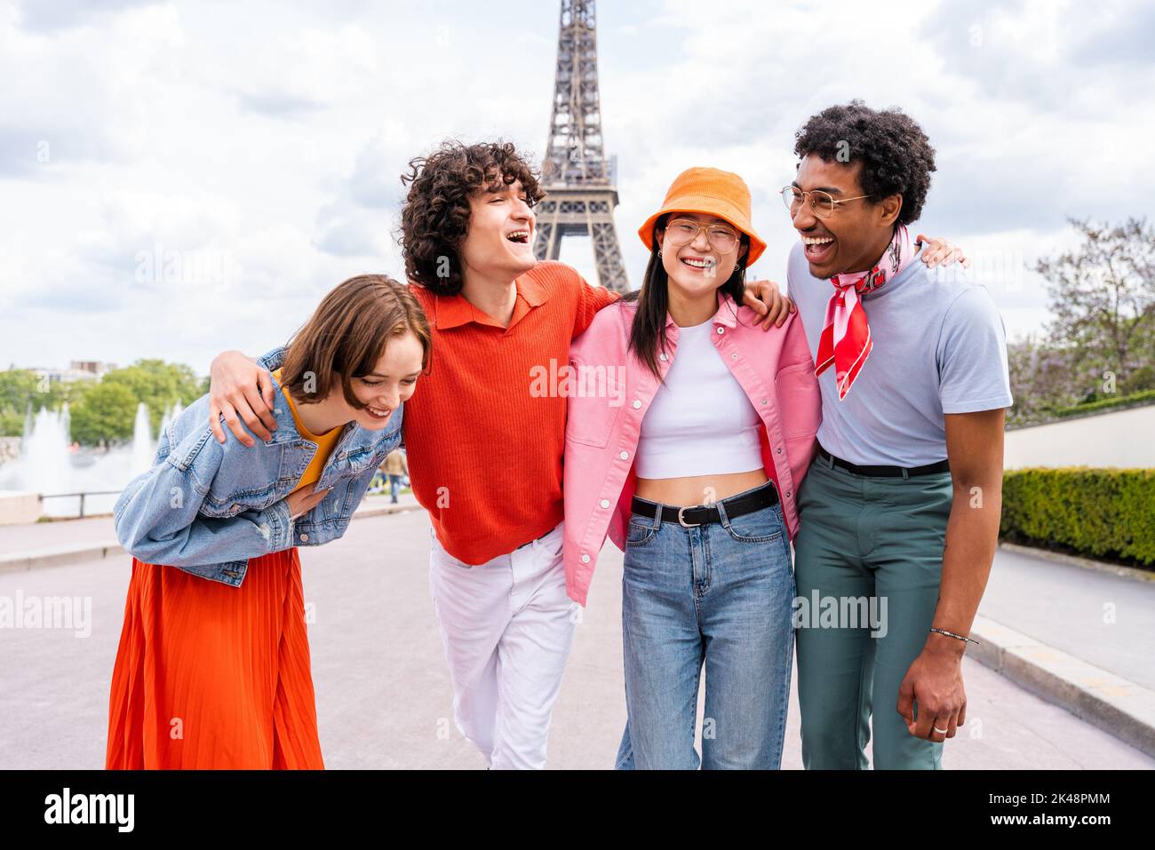 Group of young happy friends visiting Paris and Eiffel Tower, Trocadero ...