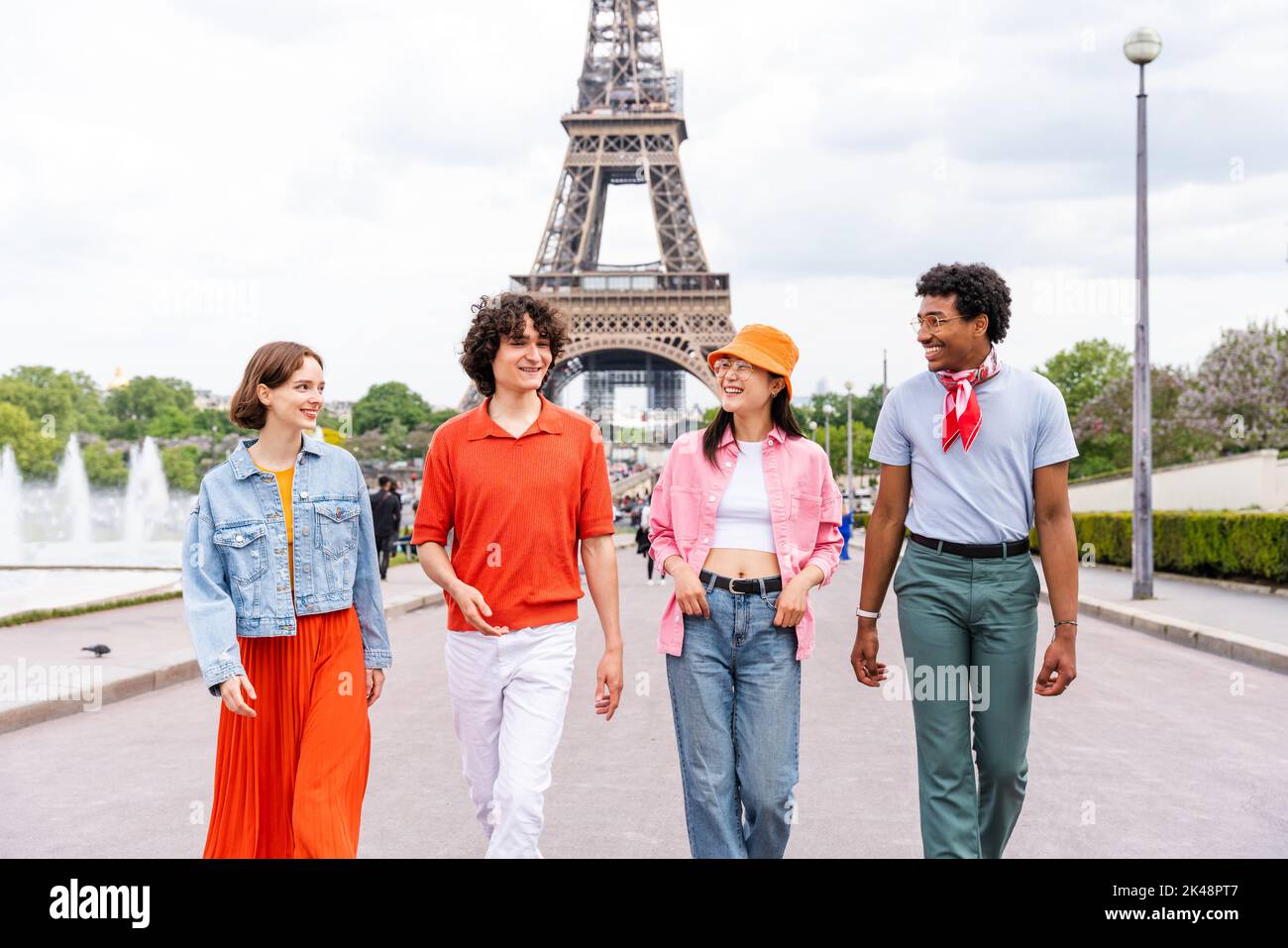 Group of young happy friends visiting Paris and Eiffel Tower, Trocadero ...