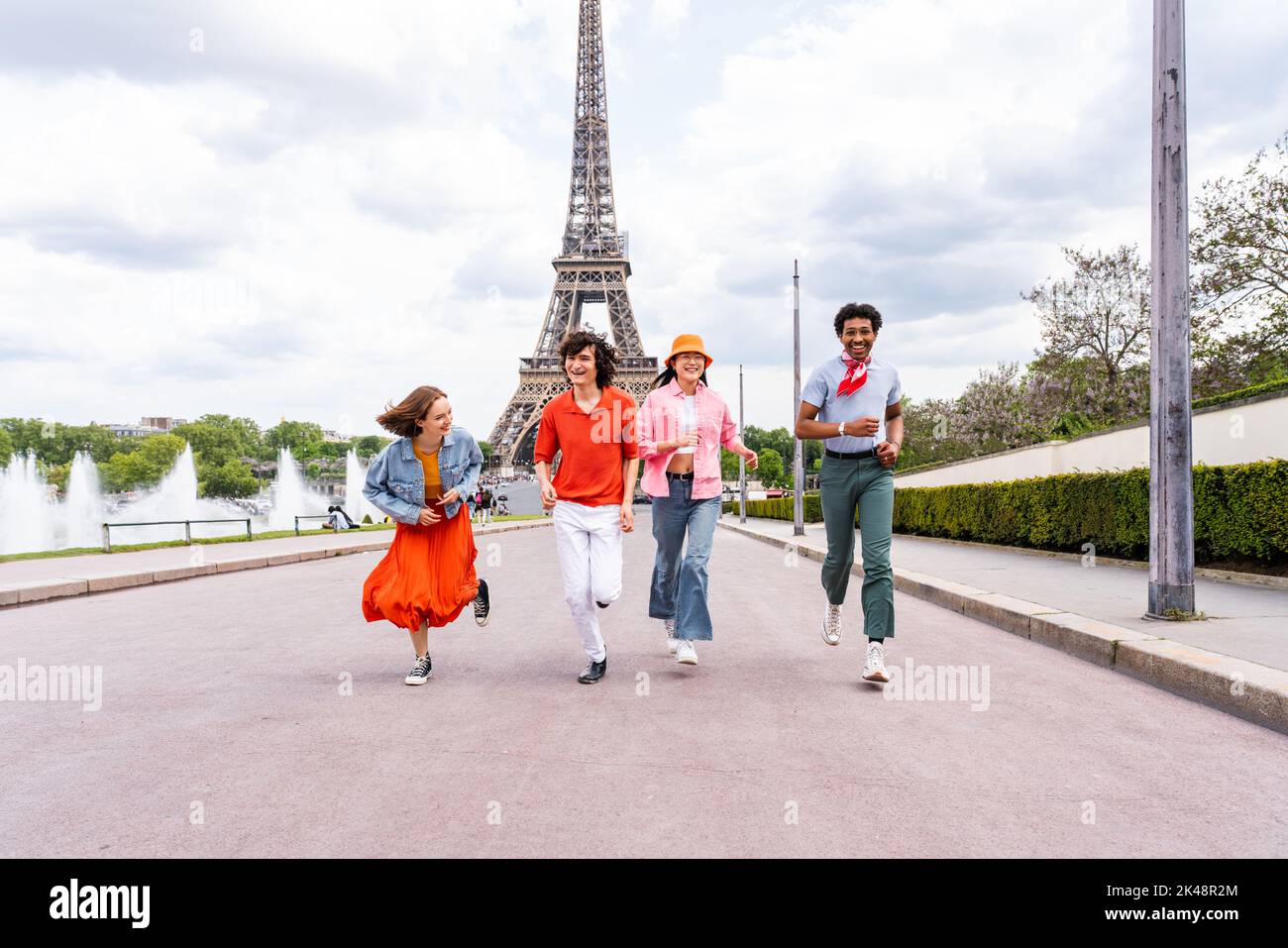 Group of young happy friends visiting Paris and Eiffel Tower, Trocadero ...