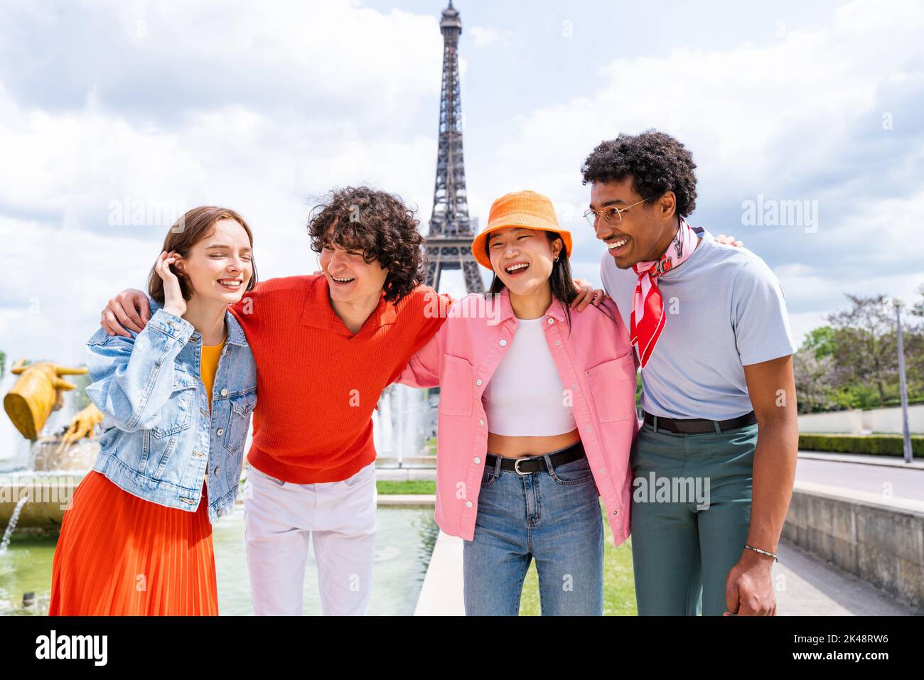 Group of young happy friends visiting Paris and Eiffel Tower, Trocadero ...