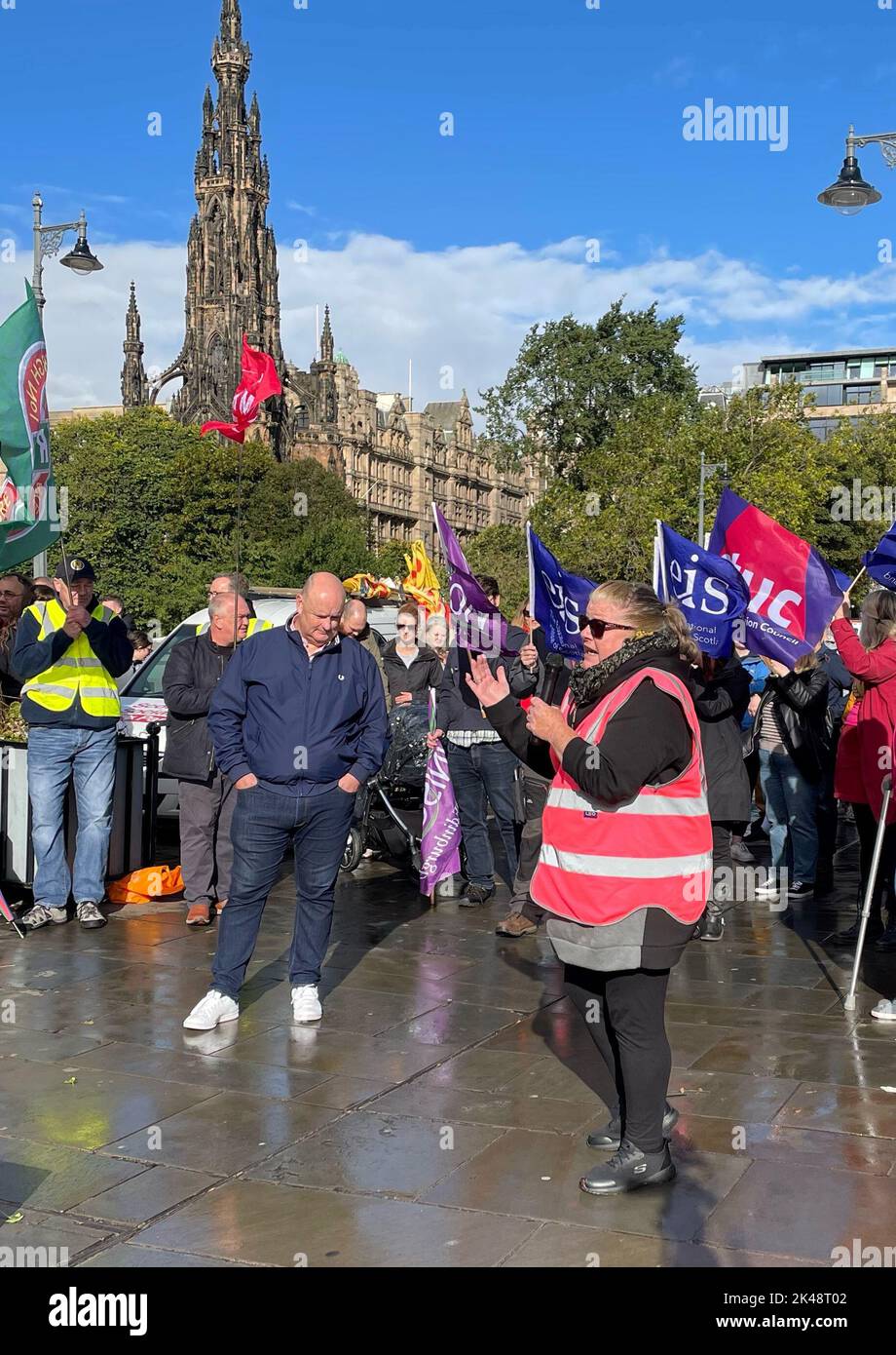 Jane Loftus from CWU joins rail workers on the picket line in Edinburgh ...