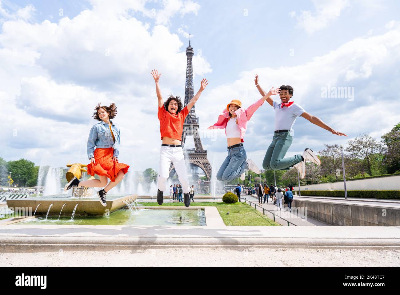 Group of young happy friends visiting Paris and Eiffel Tower, Trocadero ...