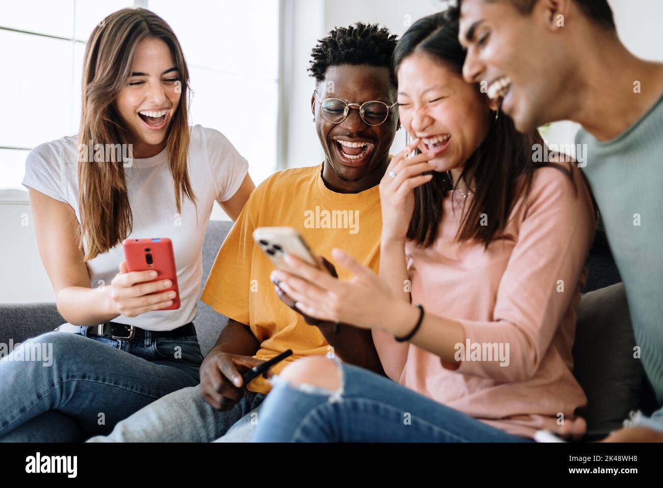 Diverse friends hi-res stock photography and images - Alamy