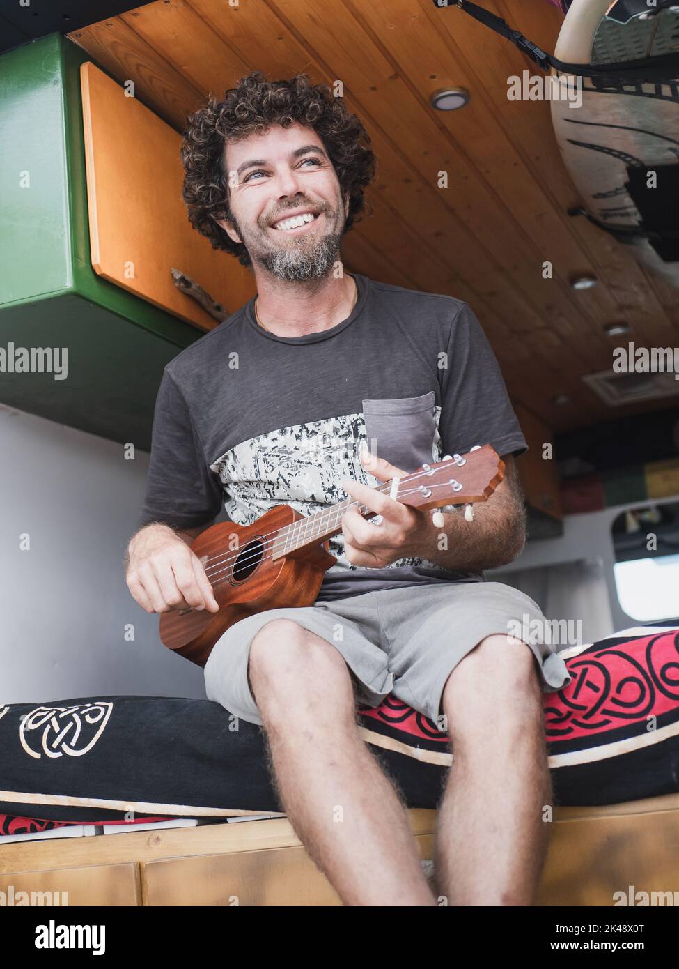 Ukulele man hi-res stock photography and images - Alamy