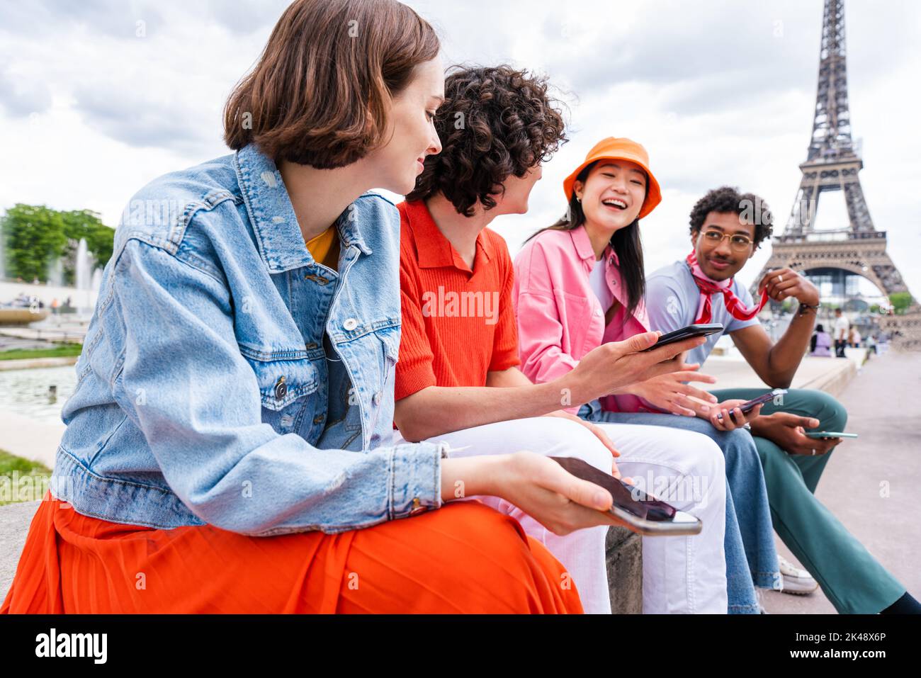 Group of young happy friends visiting Paris and Eiffel Tower, Trocadero ...