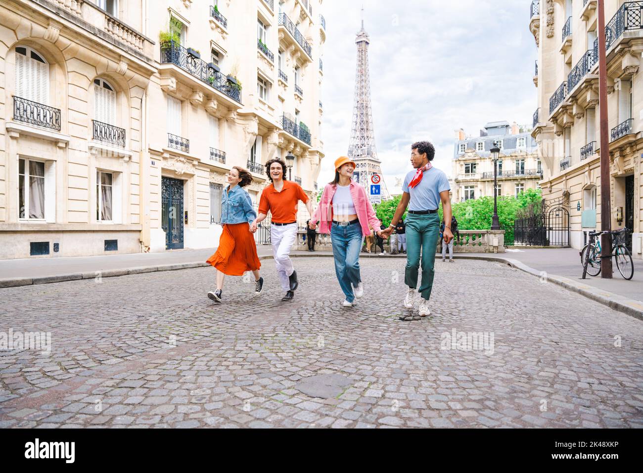Group of young happy friends visiting Paris and Eiffel Tower, Trocadero ...