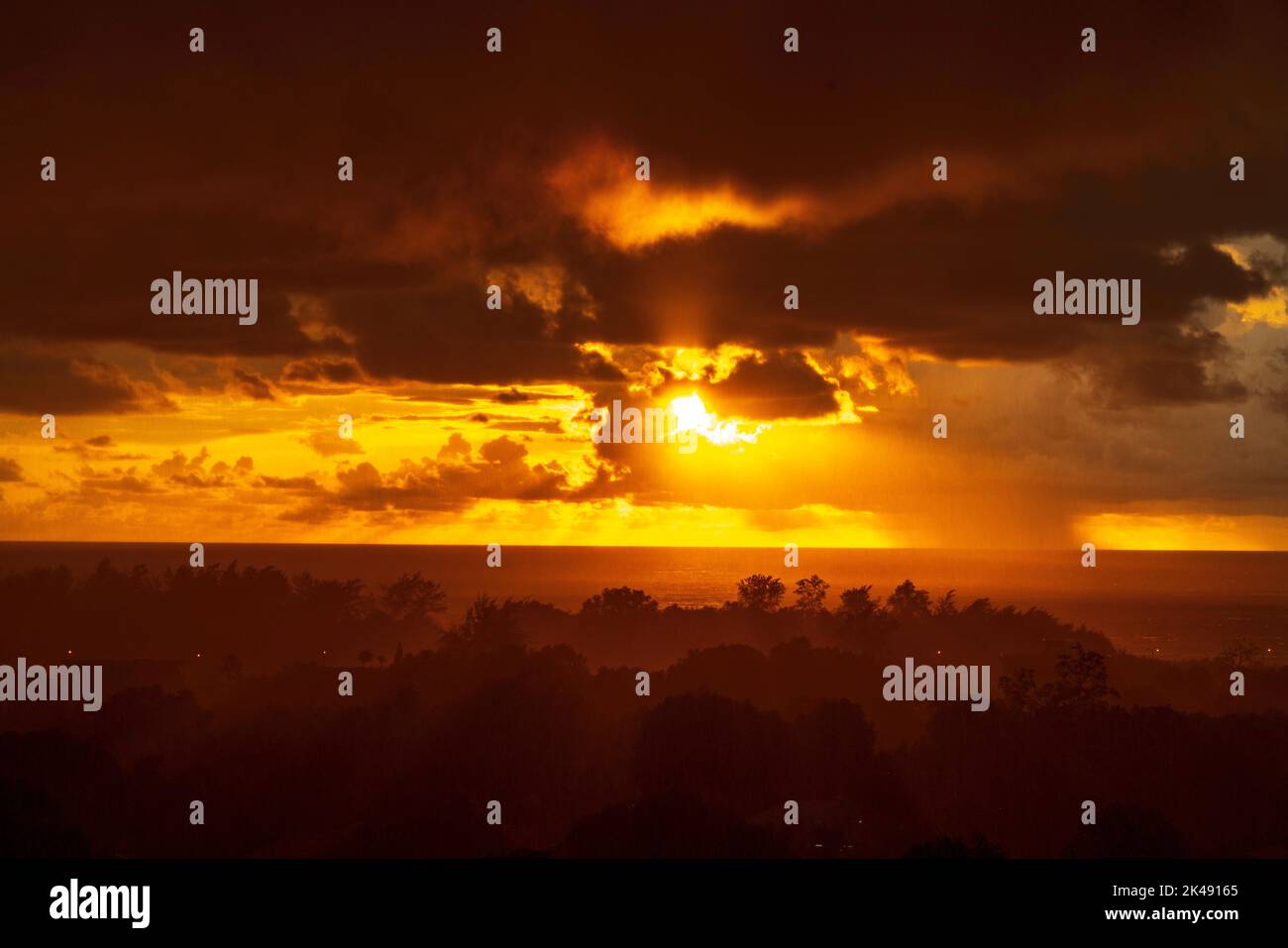 Raining the other side hi-res stock photography and images - Alamy