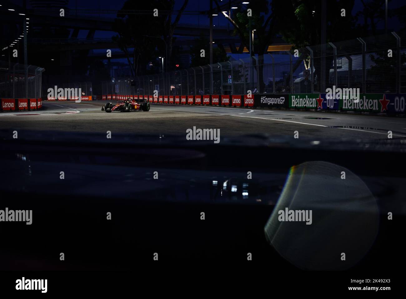 Carlos Sainz Jr (ESP) Ferrari F1-75. 01.10.2022. Formula 1 World Championship, Rd 17, Singapore ...