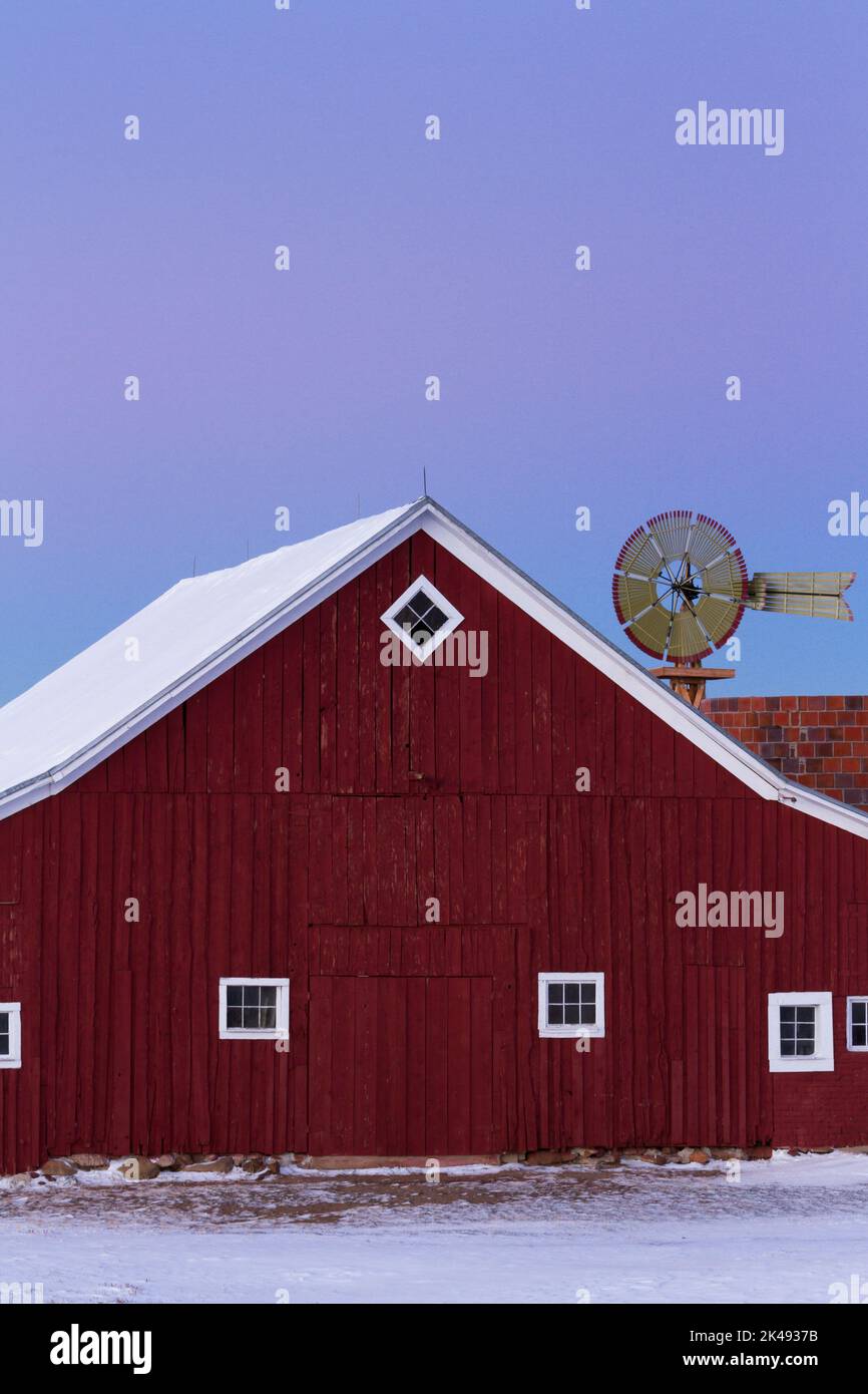 Old Red Barn Stock Photo - Alamy