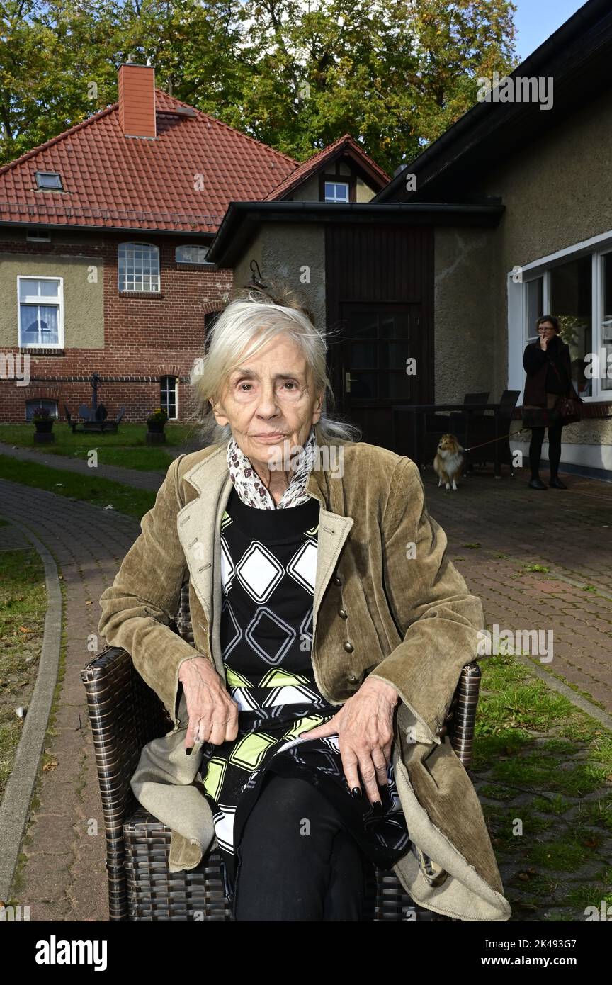 Evelin Matt bei der Trauerfeier des Schauspielers Heinz Behrens im ...