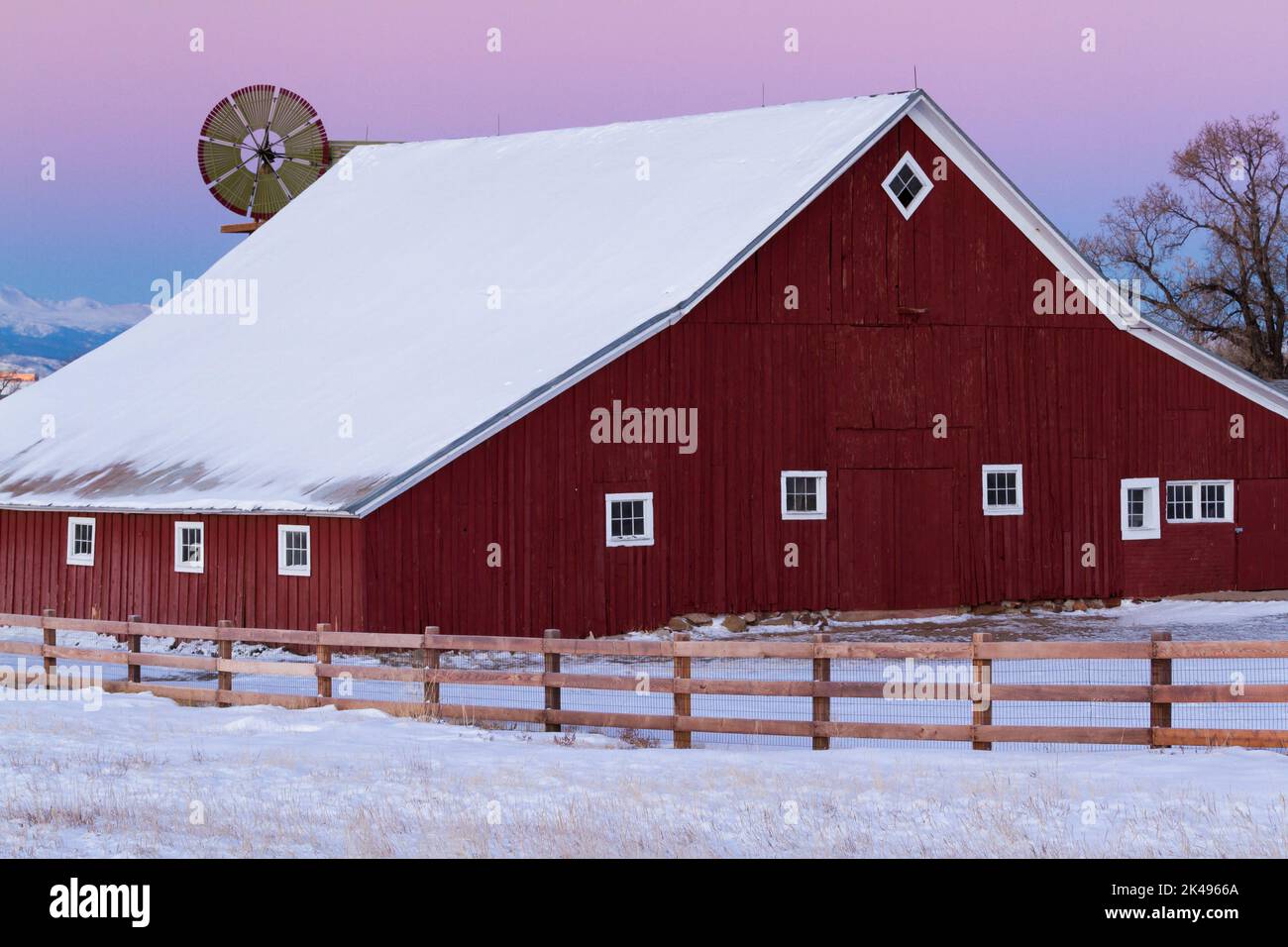 Old Red Barn Stock Photo - Alamy