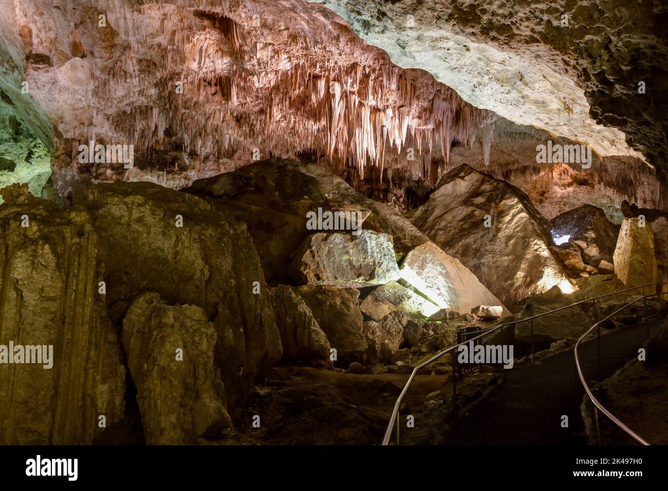 Dark caves carlsbad caverns national hi-res stock photography and ...