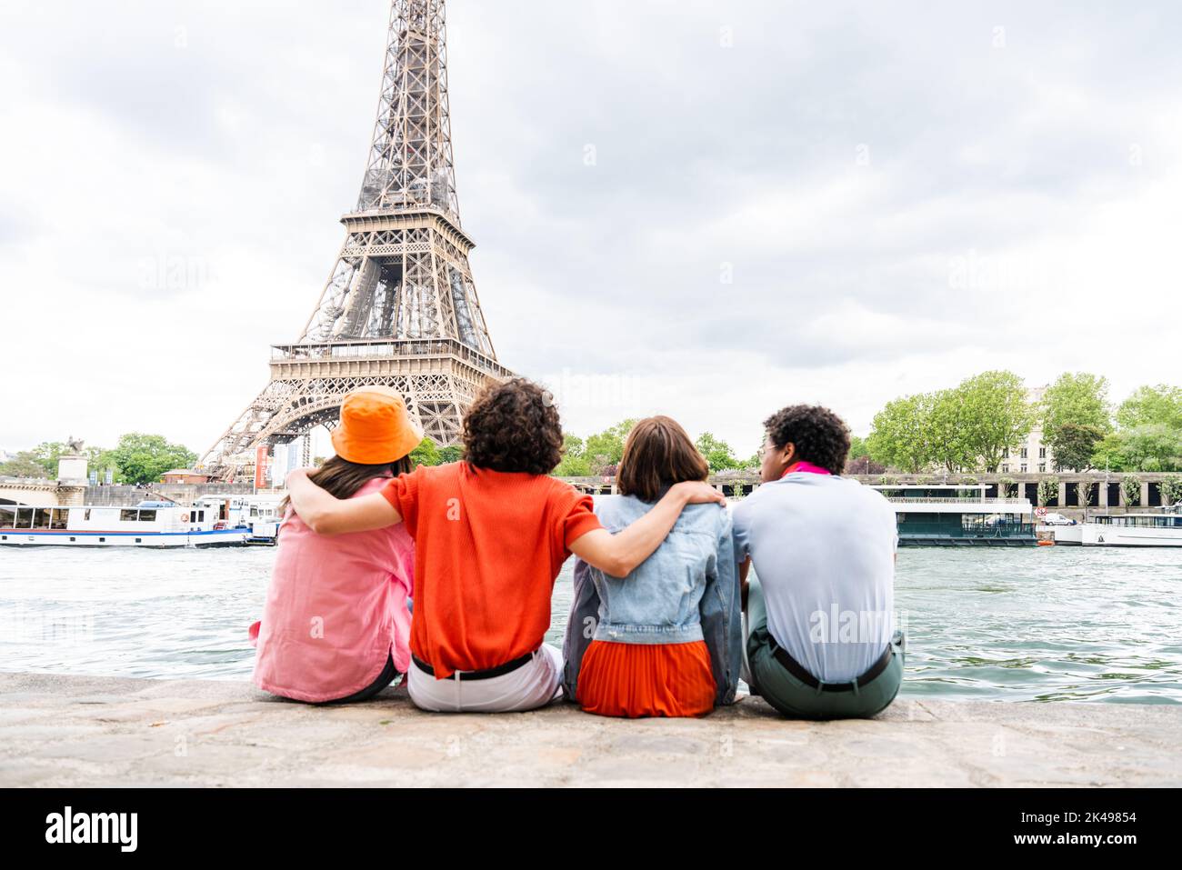 Group of young happy friends visiting Paris and Eiffel Tower, Trocadero ...