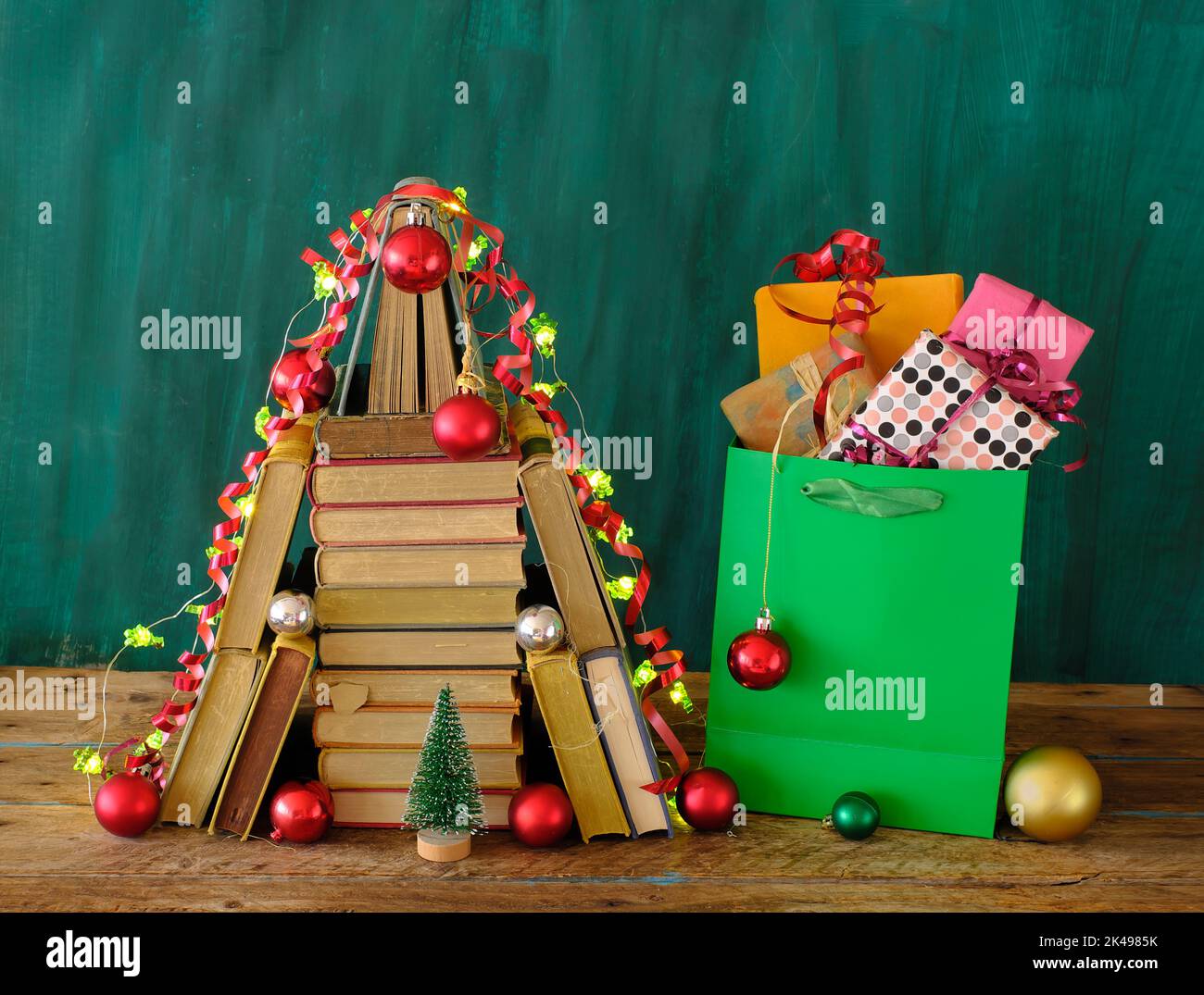 Christmas tree and books hi-res stock photography and images - Alamy