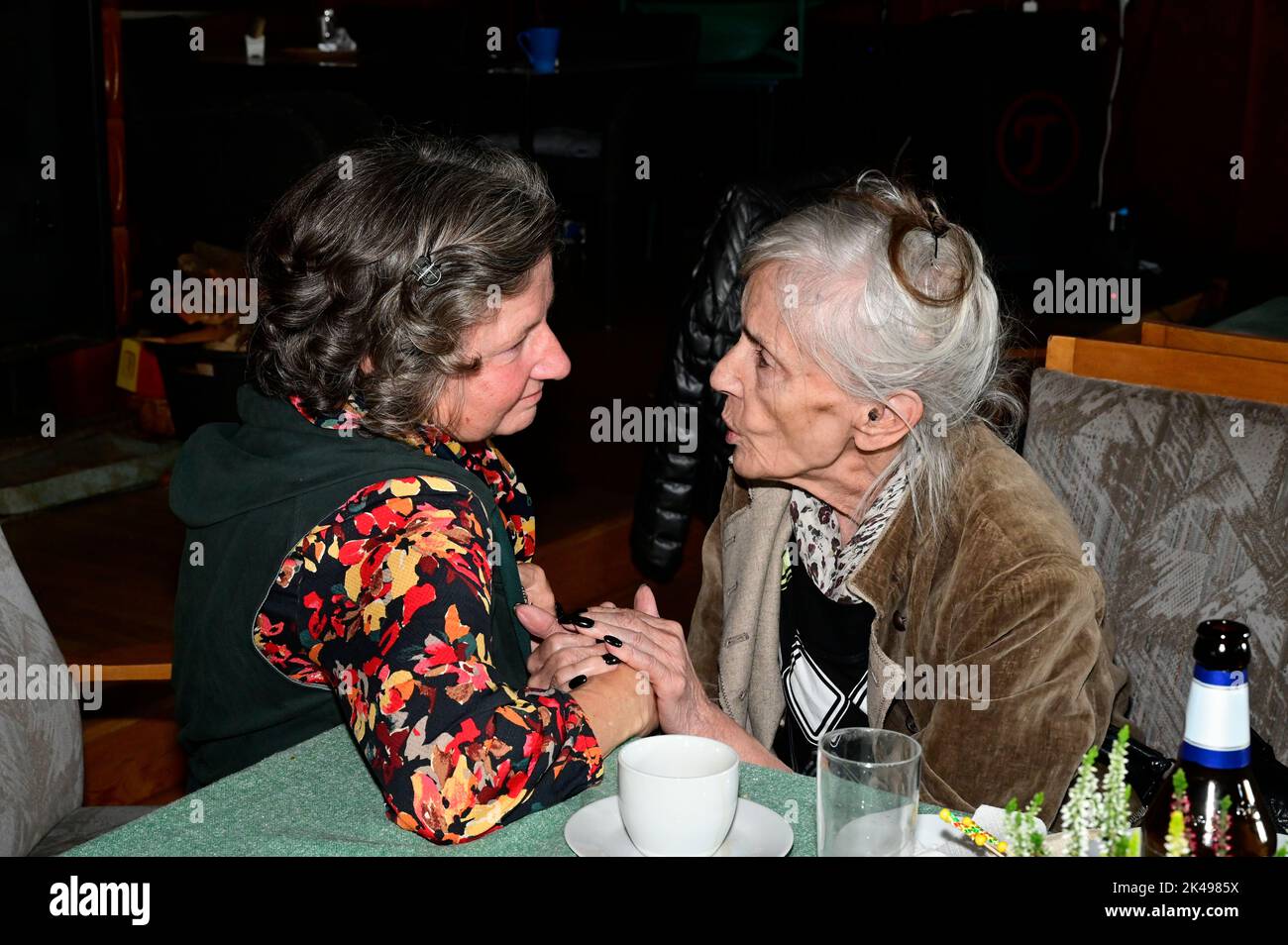 Birgit Behrens-Otto und Evelin Matt bei der Trauerfeier des ...