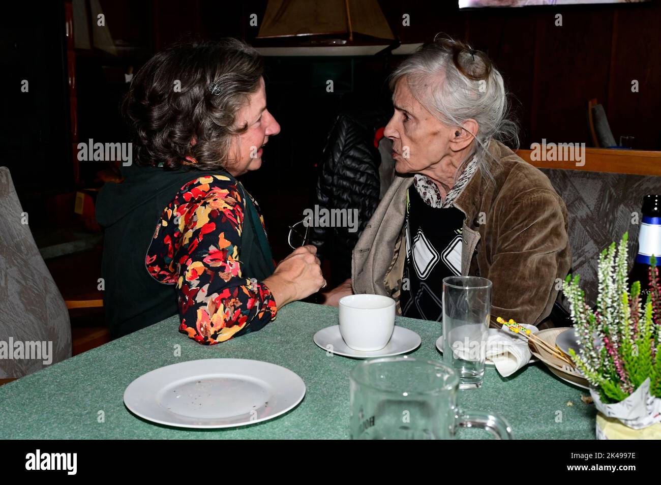 Birgit Behrens-Otto und Evelin Matt bei der Trauerfeier des ...