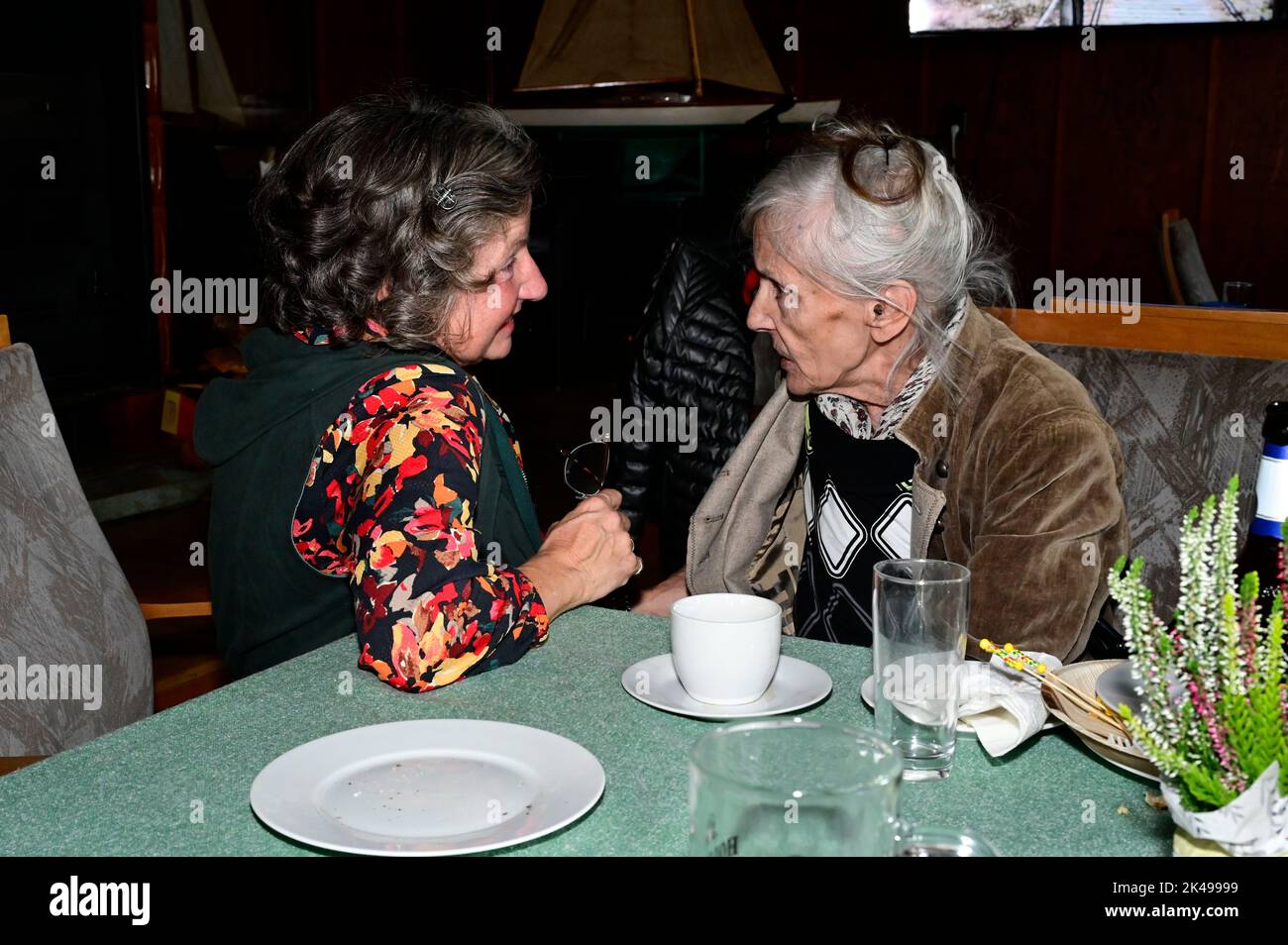 Birgit Behrens-Otto und Evelin Matt bei der Trauerfeier des ...