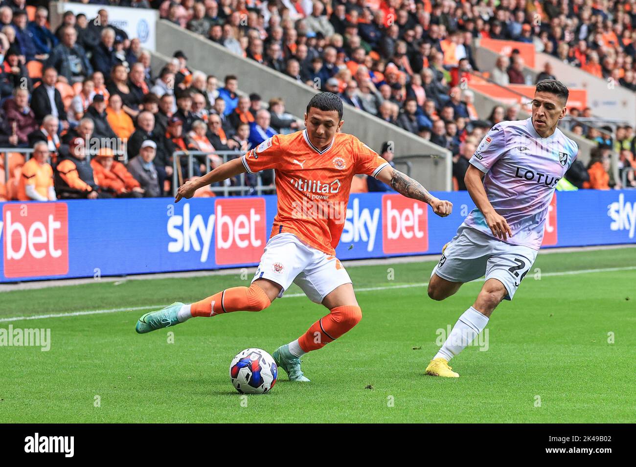 Ian Poveda #26 of Blackpool crosses the ball during the Sky Bet ...