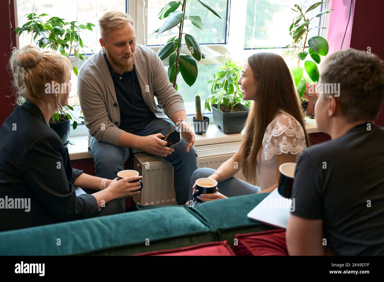 Informal dialogue hi-res stock photography and images - Alamy