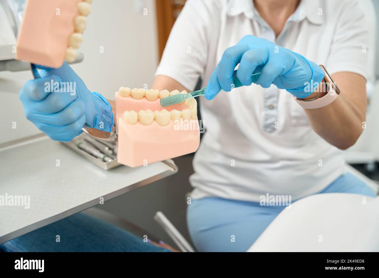 Dentist shows how to brush teeth on the stand Stock Photo - Alamy