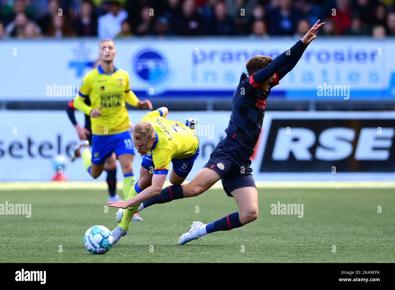 LEEUWARDEN - (lr) Doke Schmidt of SC Cambuur, Guus Til or PSV Eindhoven ...