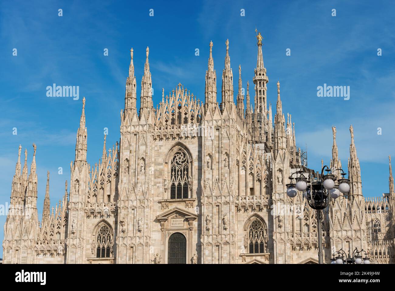 Detail of the facade of the Duomo di Milano (Milan Cathedral 1418-1577 ...