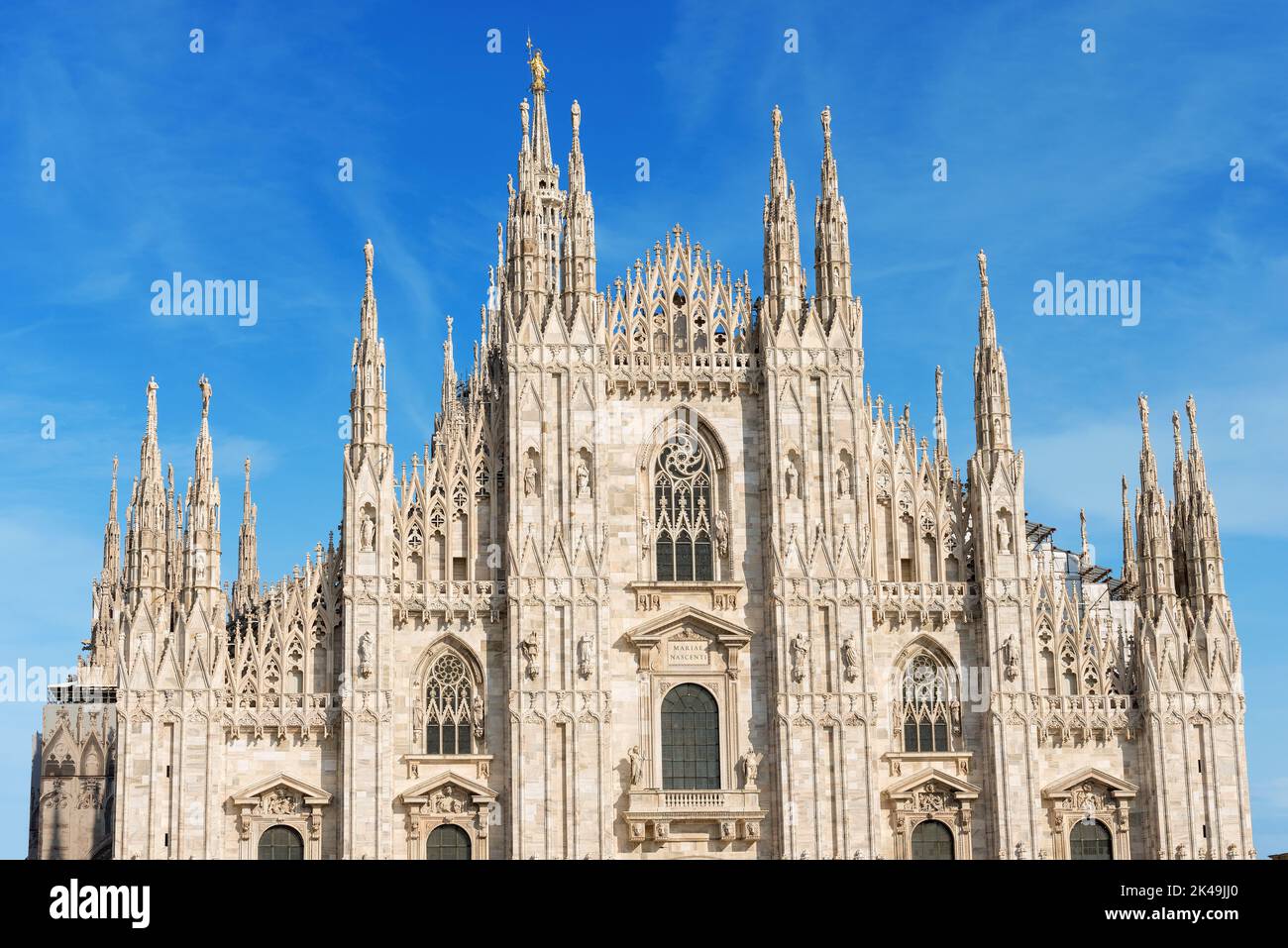 Facade of the Duomo di Milano (Milan Cathedral 1418-1577). Church ...