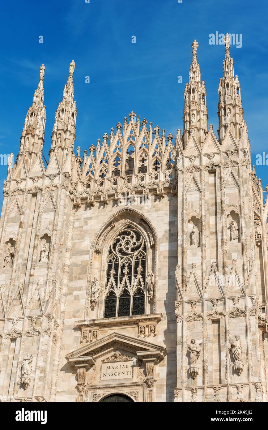 Detail of the facade of the Duomo di Milano (Milan Cathedral 1418-1577 ...