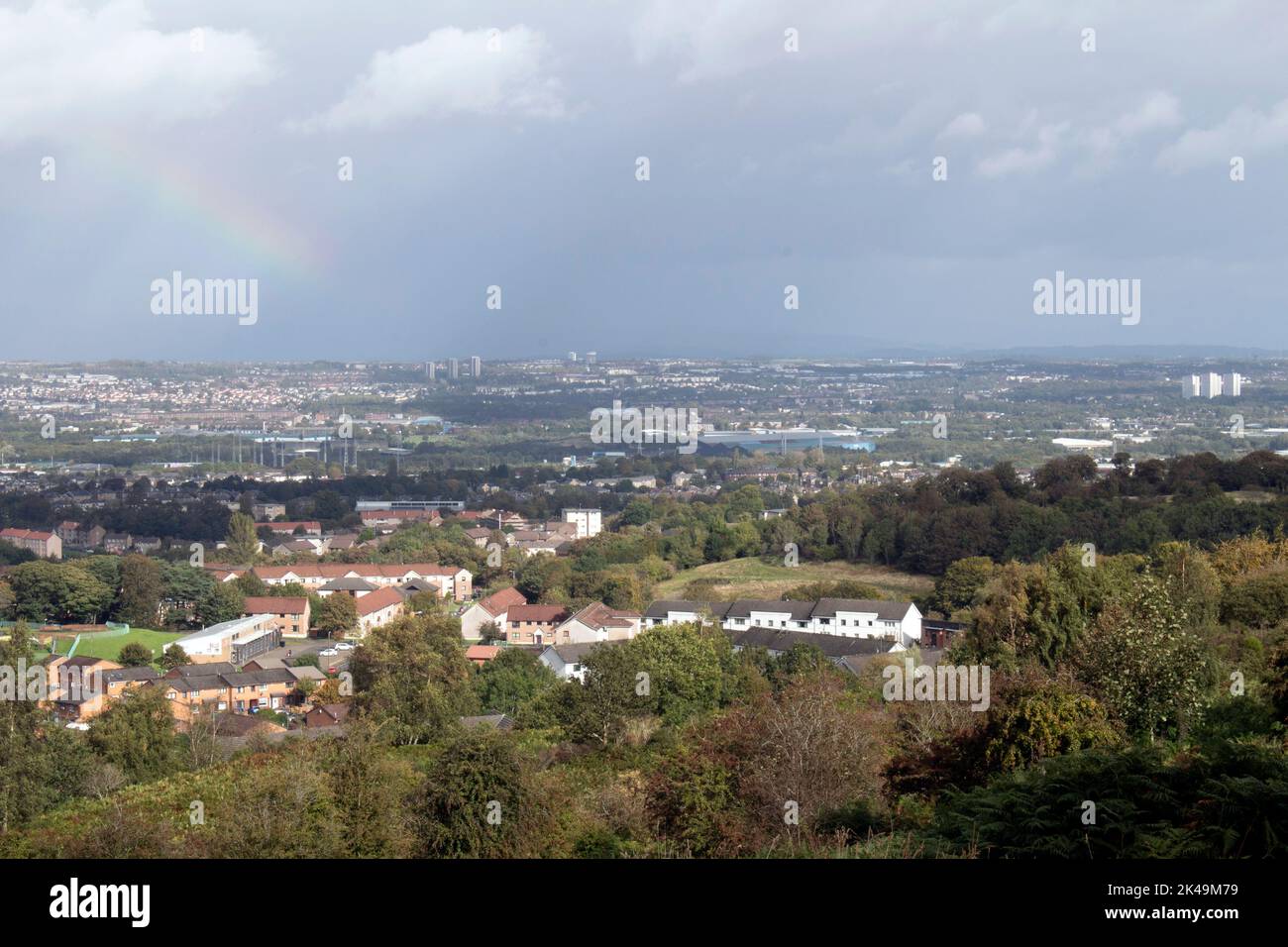 View over Glasgow from a hill top in Cathkin Braes Country Park ...