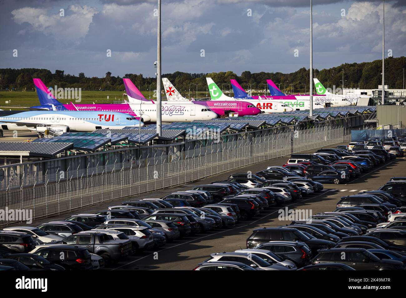 2022-10-01 17:27:14 EINDHOVEN - Landed planes at Eindhoven Airport are ...