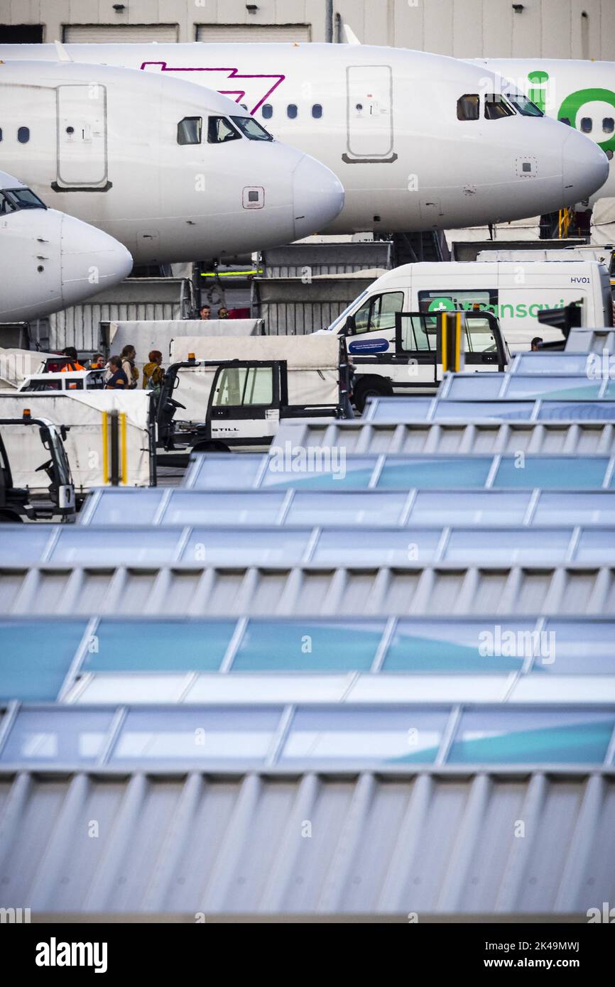 2022-10-01 17:31:37 EINDHOVEN - Landed planes at Eindhoven Airport are ...