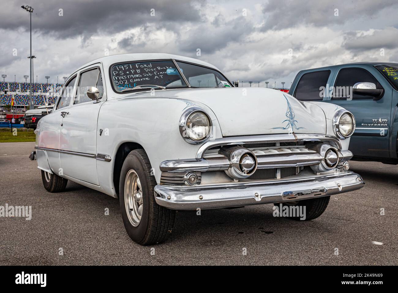 1951 ford custom deluxe hi-res stock photography and images - Alamy